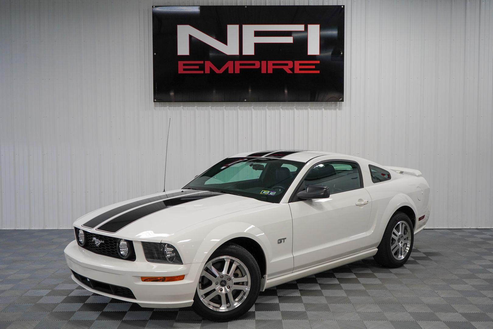 2005 Ford Mustang Gt Ford Mustang GT 2005 · Revell · 07355 · 1:24